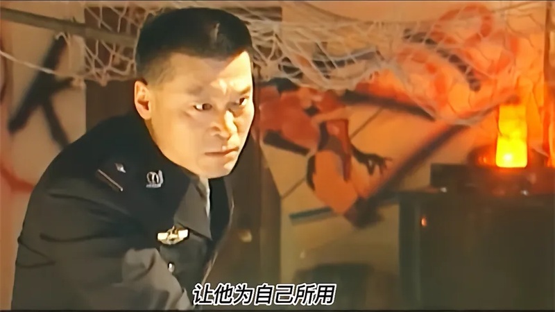 黑老大想当刑警,局长不帮忙,他就让人去局长家偷他贪污受贿的钱