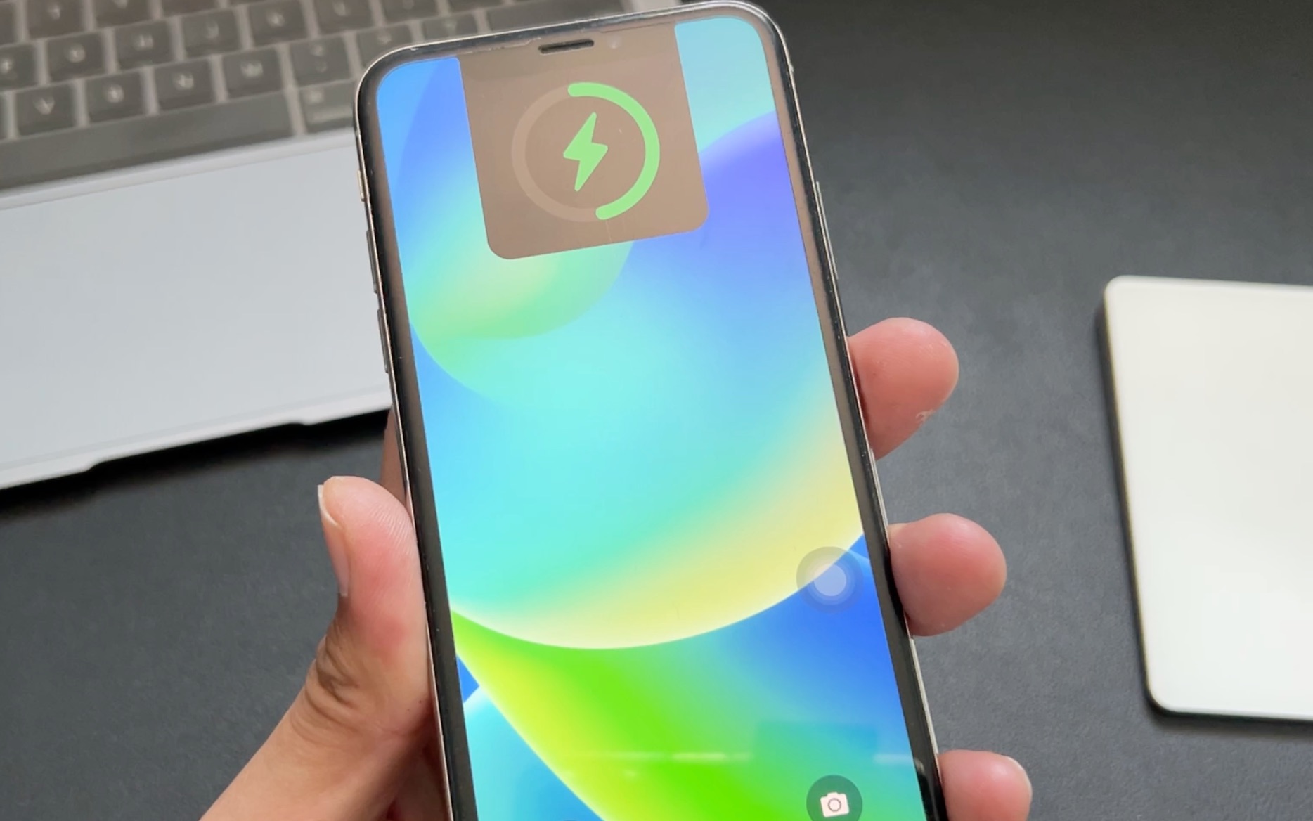 【简科技】iPhone X 至 iPhone 13 可设置“灵动岛”充电动画,附详细...
