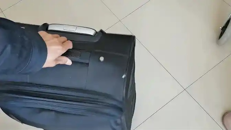 行李箱的密码忘记了,打不开包包,教你一个方法这样找回密码