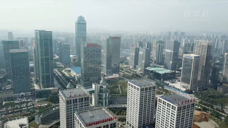推动高质量发展丨从“风生水起”到“落地生根” 贵州推动大数据...