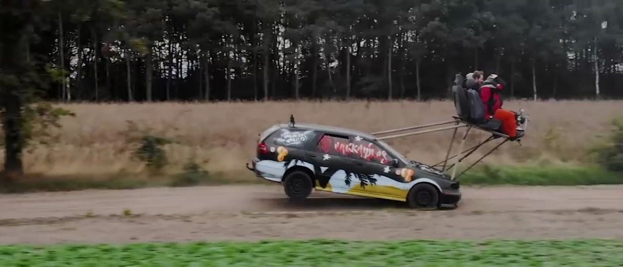 独特的车与舷外座椅