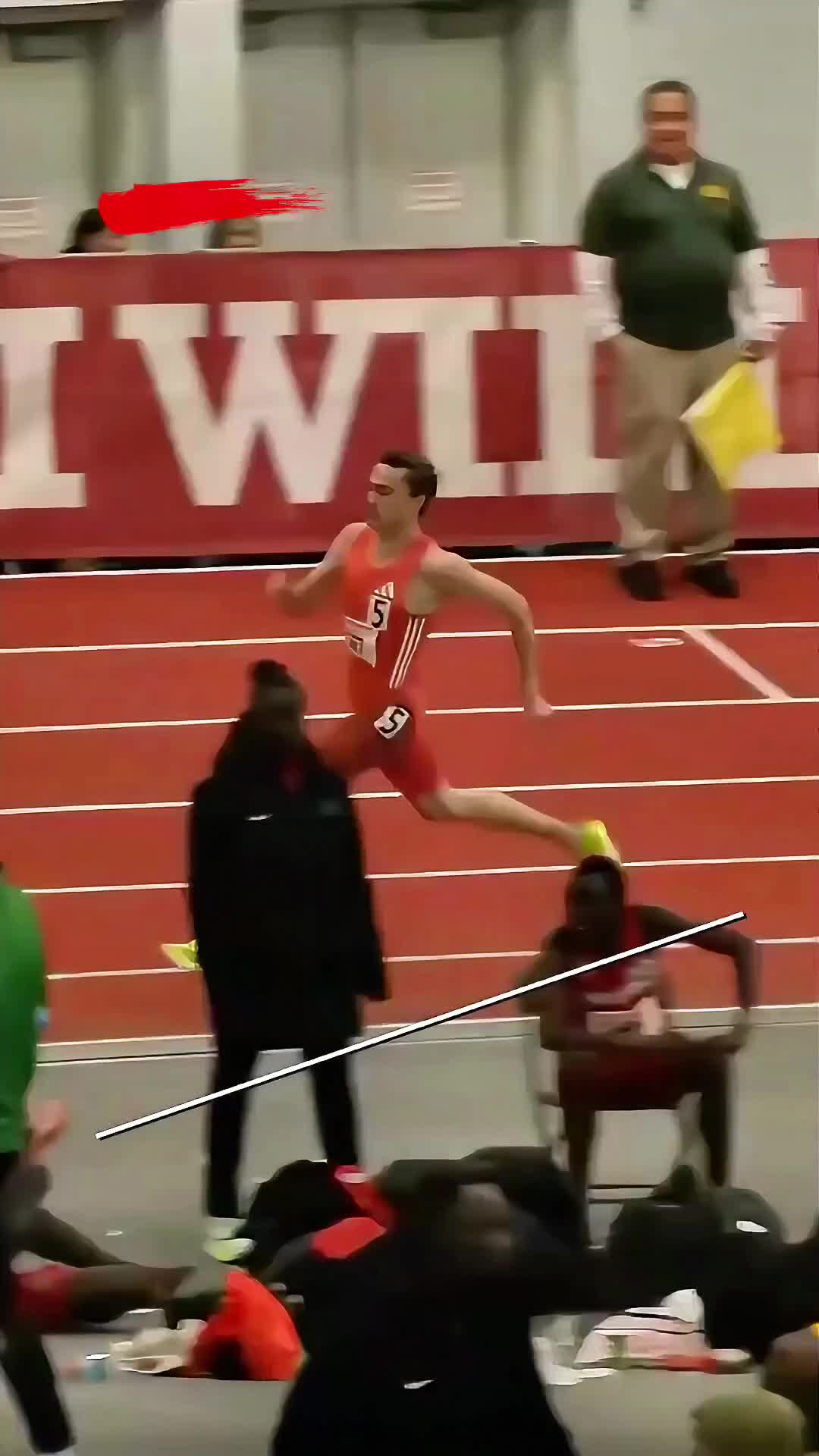 新赛季世界纪录!刚刚结束的波士顿大学室内揭幕战,男子600米比赛中,...