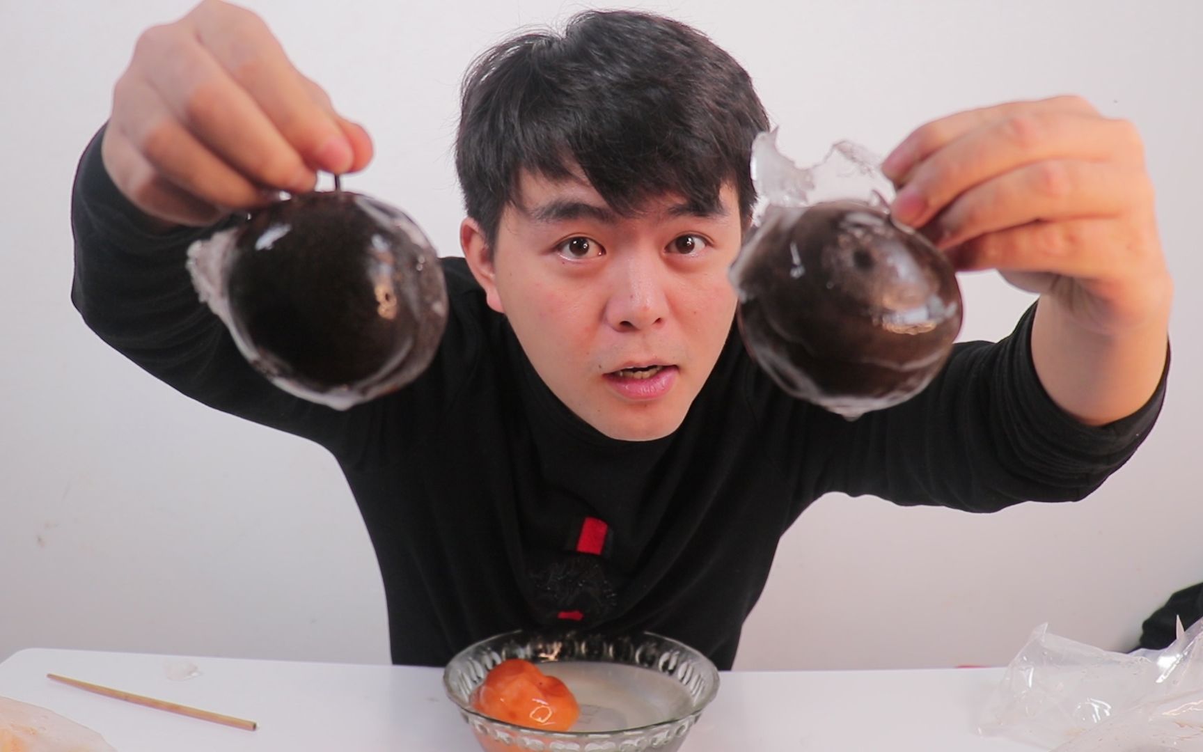 南方人不懂为什么东北人喜欢黑黑的冻梨,吃了才知道原来这么美味