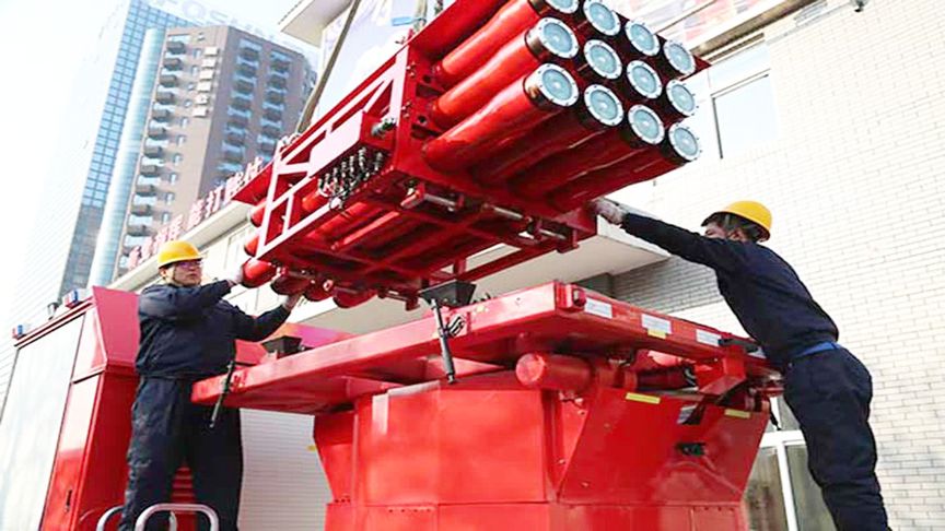 完胜2000万进口消防车!中国用导弹灭300米高层大火 迪拜买买买