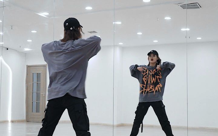简单易学!一秒变帅!帅气小姐姐教你跳EXO《咆哮》