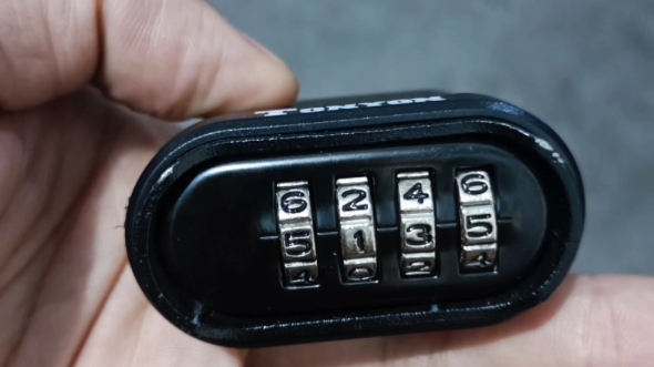 密码锁忘记密码,哪位大神能帮我想出个打开的办法,感激,感谢…