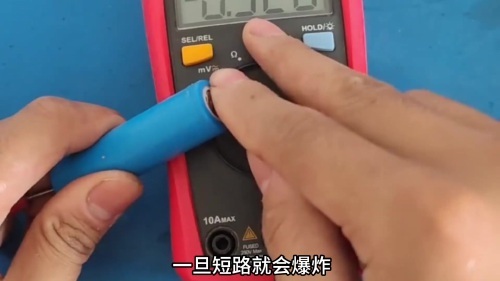 拆解一个锂电池,看看里面到底是什么,为什么会短路起火爆炸?