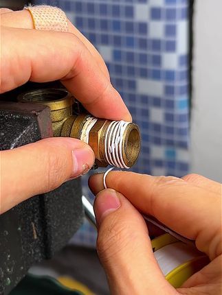 生料带正确缠绕教程 为啥老是漏水,这样做可以滴水不漏,密封性这样是很不错的#电工涛哥