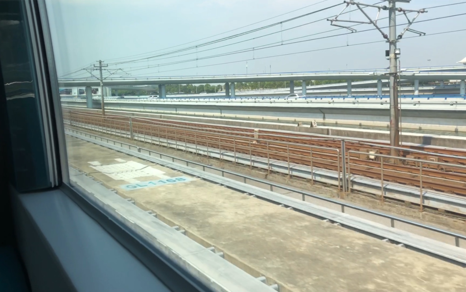 上海磁悬浮列车-上海浦东国际机场开出