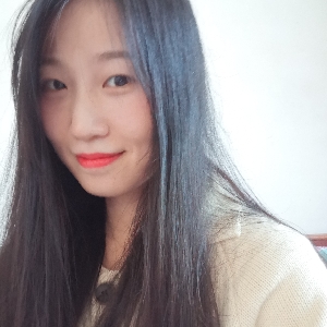 努力成长的小何老师 