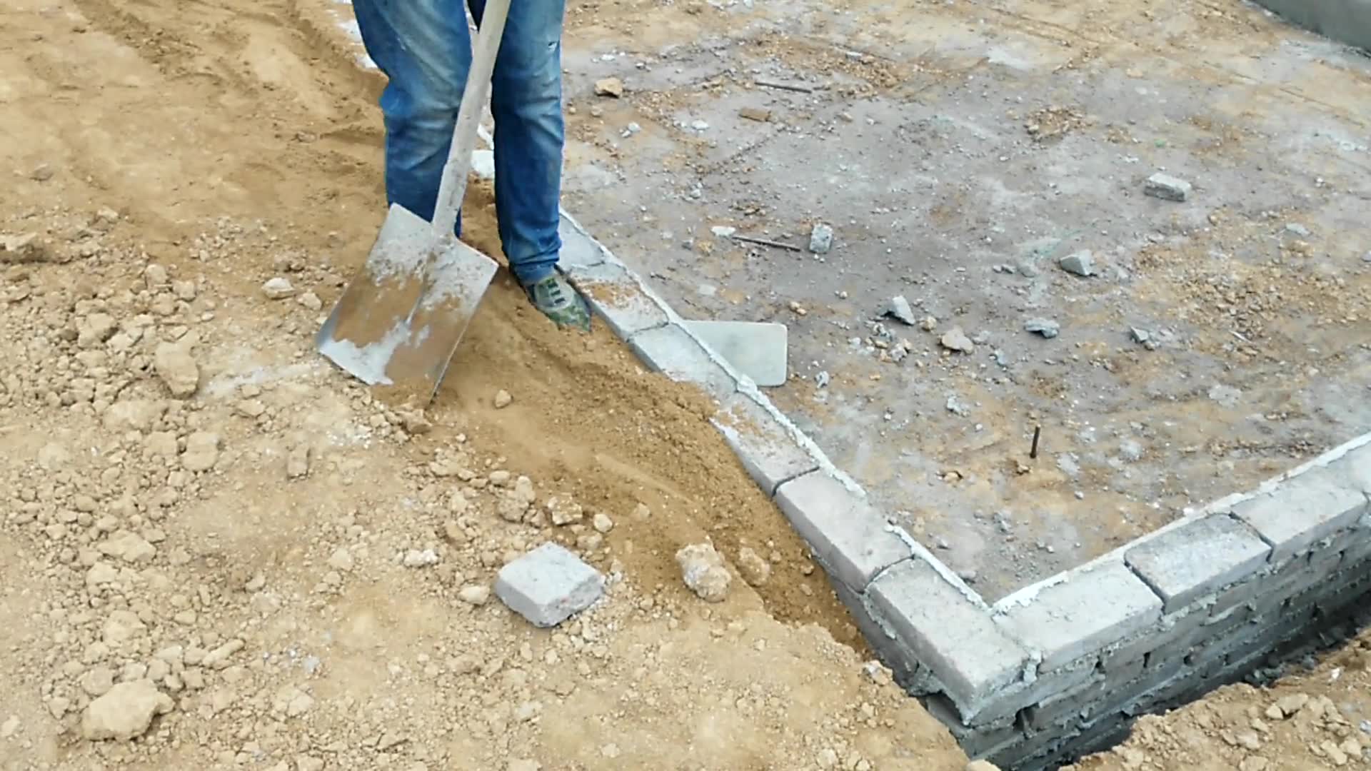 筏型基础基础砖胎膜回填土