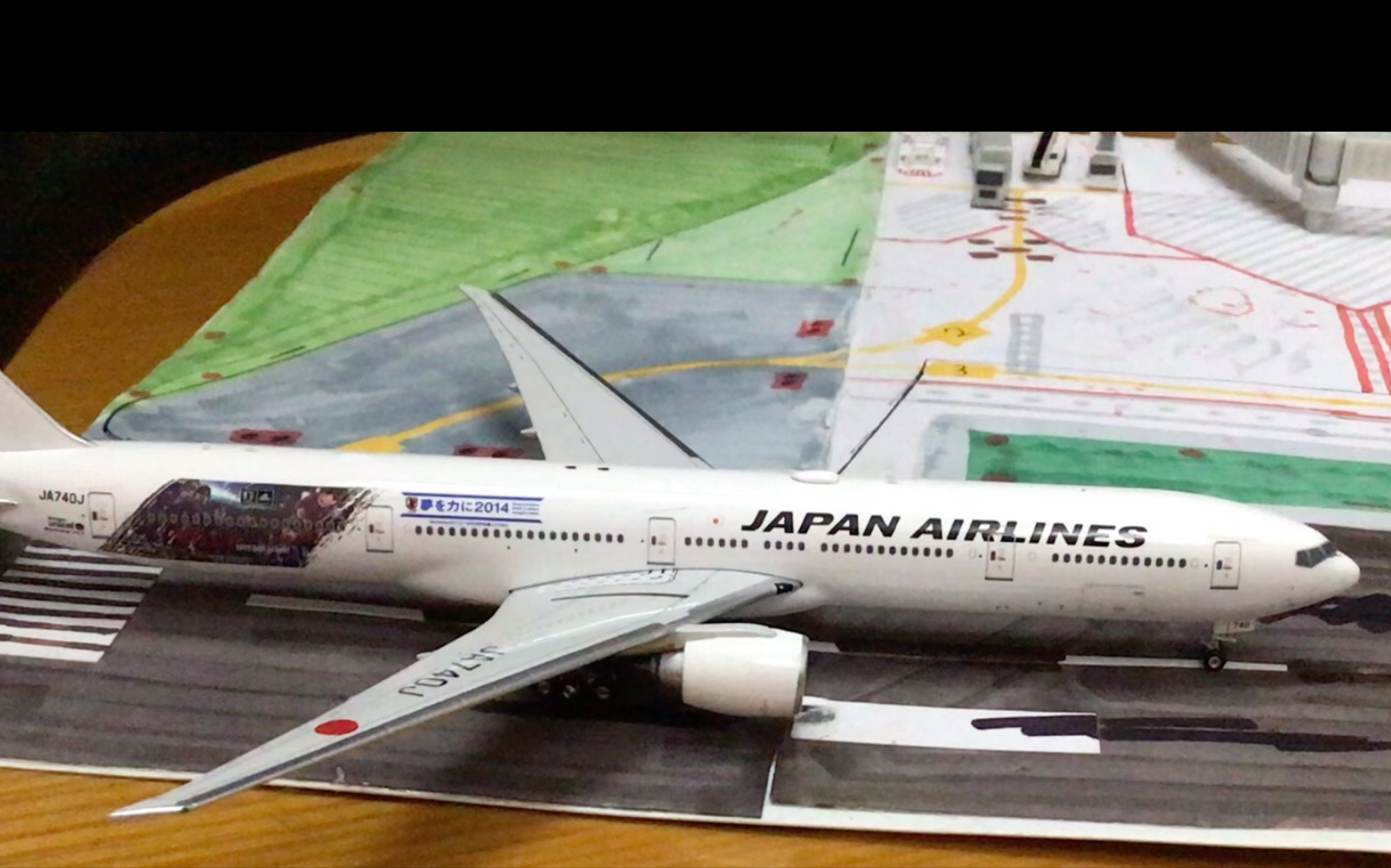 【客机模型定格动画】自制机场 客机模型日常推出+滑行定格动画 1:...