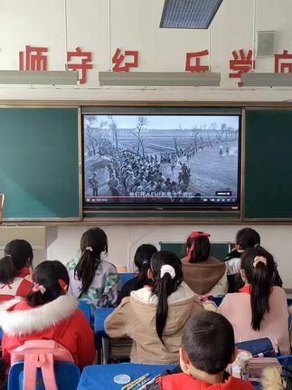 爱国教育要从小抓起,这才是开学第一课的正确打开方式!#校园生活 #.