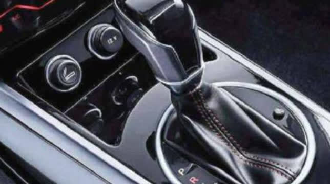 .自动挡汽车的D档能直接切换到S档