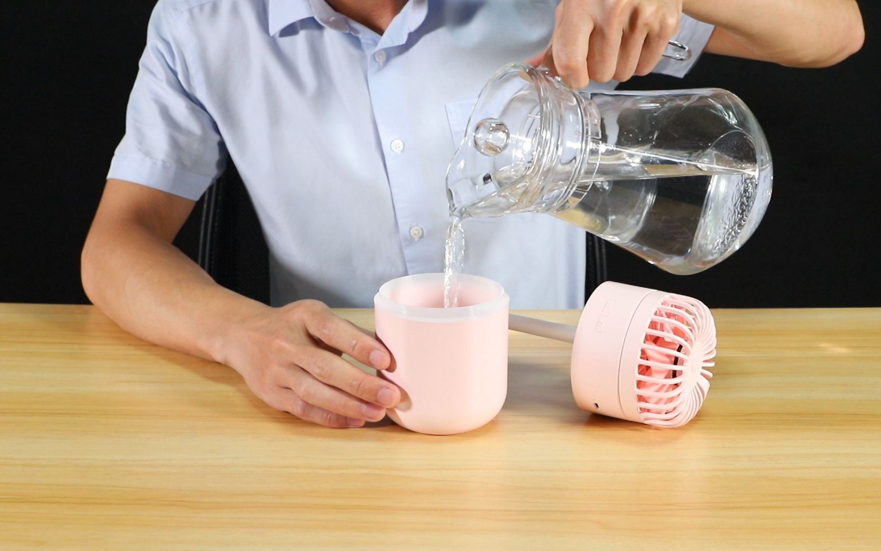 喷雾加湿制冷小风扇,真的可以制冷吗?小伙体验后恍然大悟