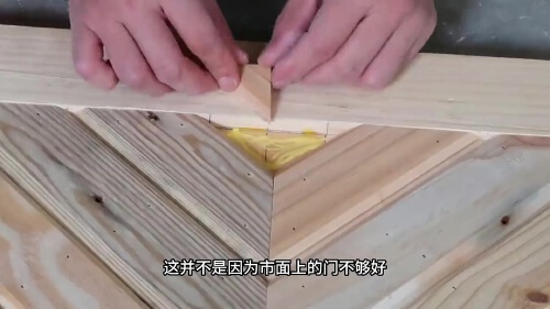 这门手艺厉害了,大叔制作木制推拉门,成品好看又实用