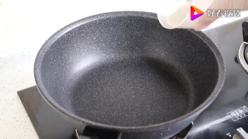 手把手教你做蛋糕,咬一口香甜松软,简单易学,好吃到停不下来