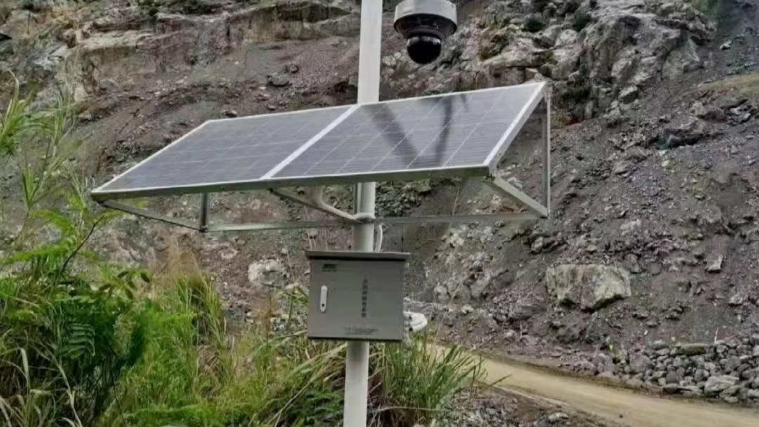 太阳能监控触控一体机,使用寿命长,电池综合使用寿命长达6年以上。...