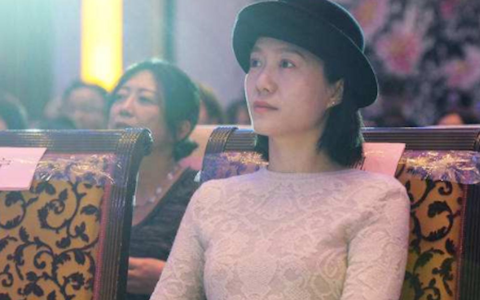43岁翁帆终于含泪说出,当年下嫁82岁杨振宁原因,不敢相信