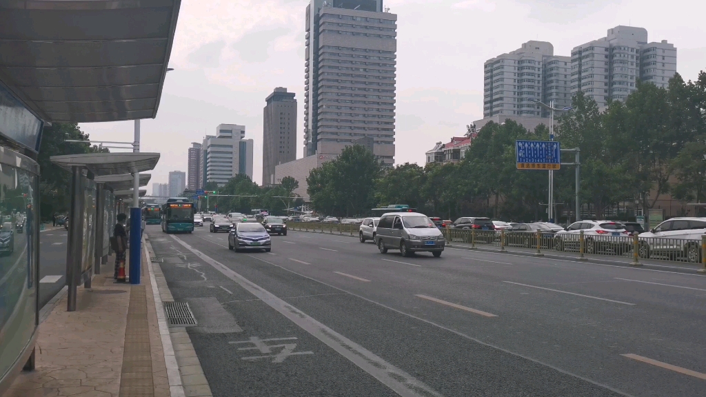 ...站距比地铁还大的高峰通勤快巴——济南公交T3路下行全程(含循环段...