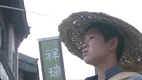 小兵张嘎:小鬼子草菅人命,把老百姓随便打死,嘎子气的牙咬碎