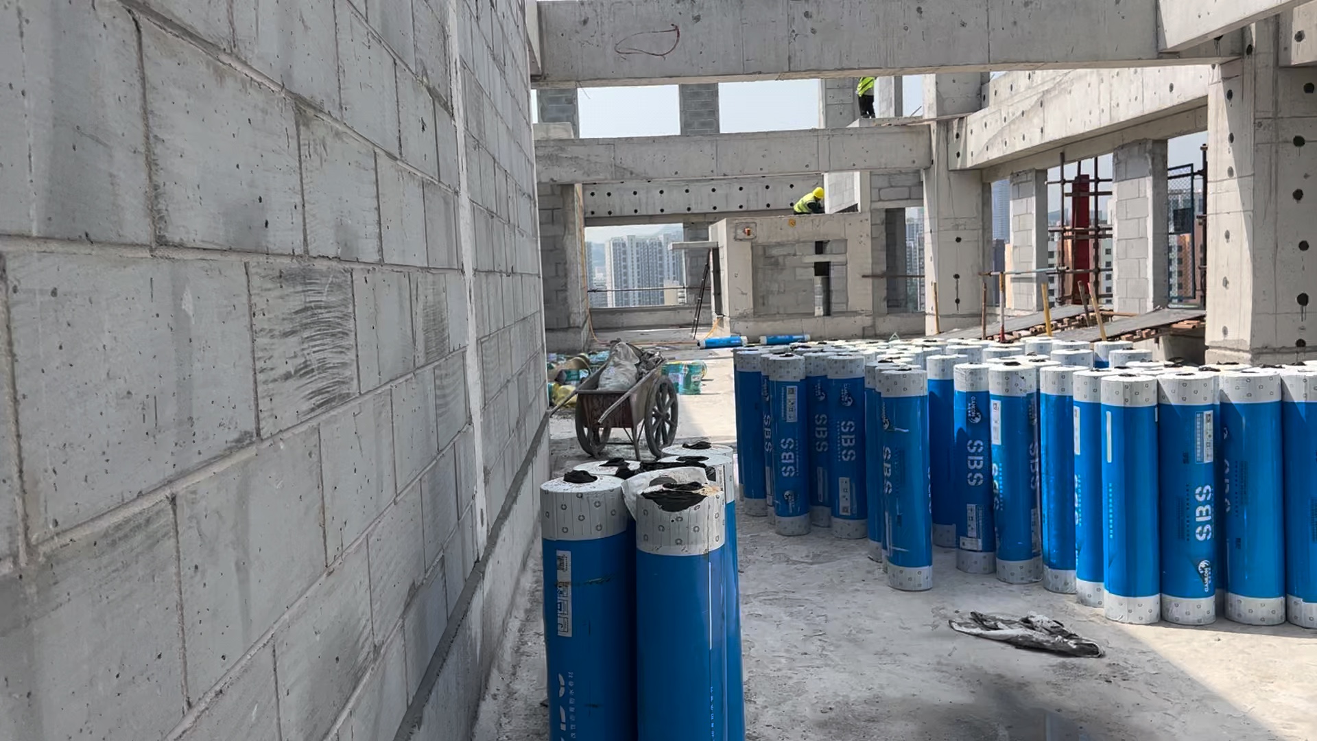 6000元/㎡!抢历下整层实际面积:563.44㎡(2套)赠送超大露台约750㎡...