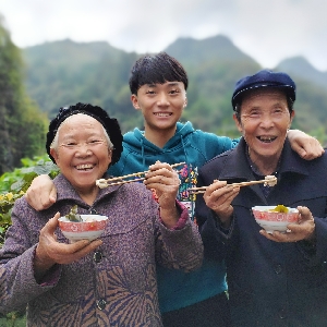 回村的晓锋 