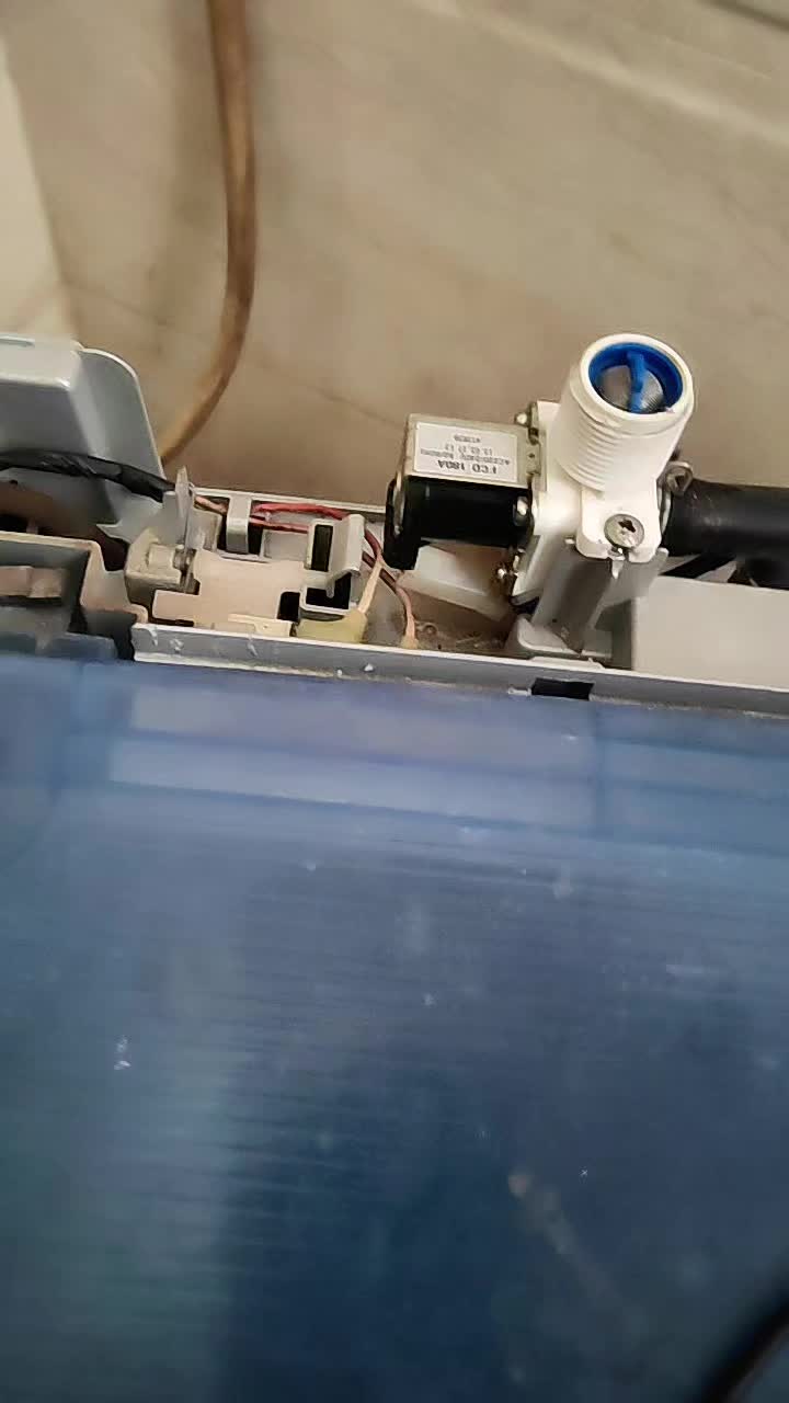 #家电维修 #上门维修海尔全自动洗衣机#故障不进水维修#更换进水阀#...