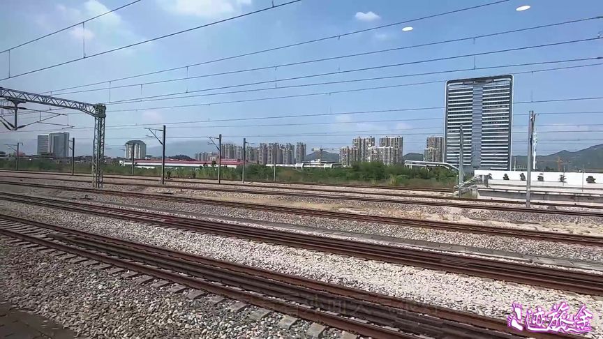 火车进入福建厦门市,看看厦门的城市建设和环境