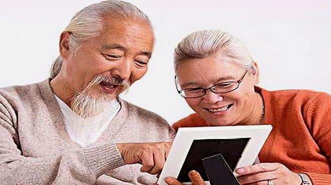 中国人均寿命出炉,一年提高0.3岁,未来人均寿命或突破100岁