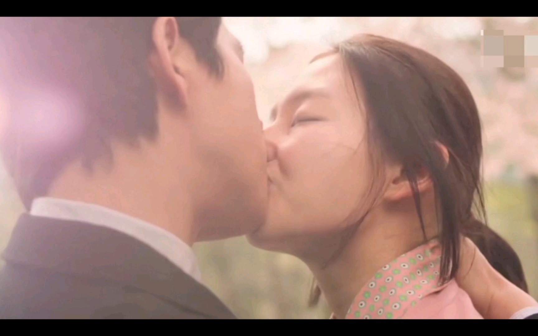 出轨吻(渣男老师勾搭美女村姑)