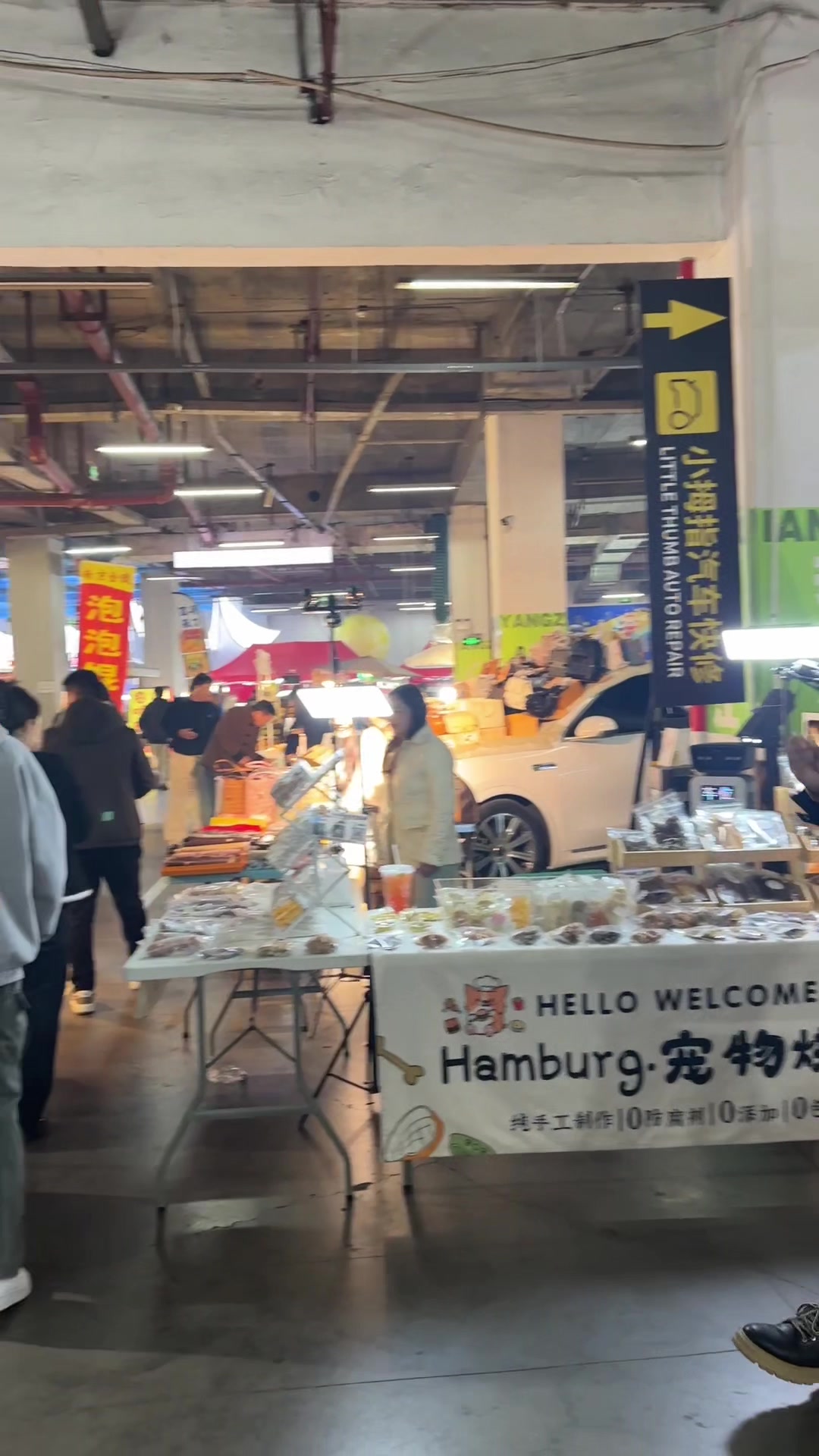 ...是当下潮流的地下车库市集——由闲置空间改造,既保留市井烟火气,又...