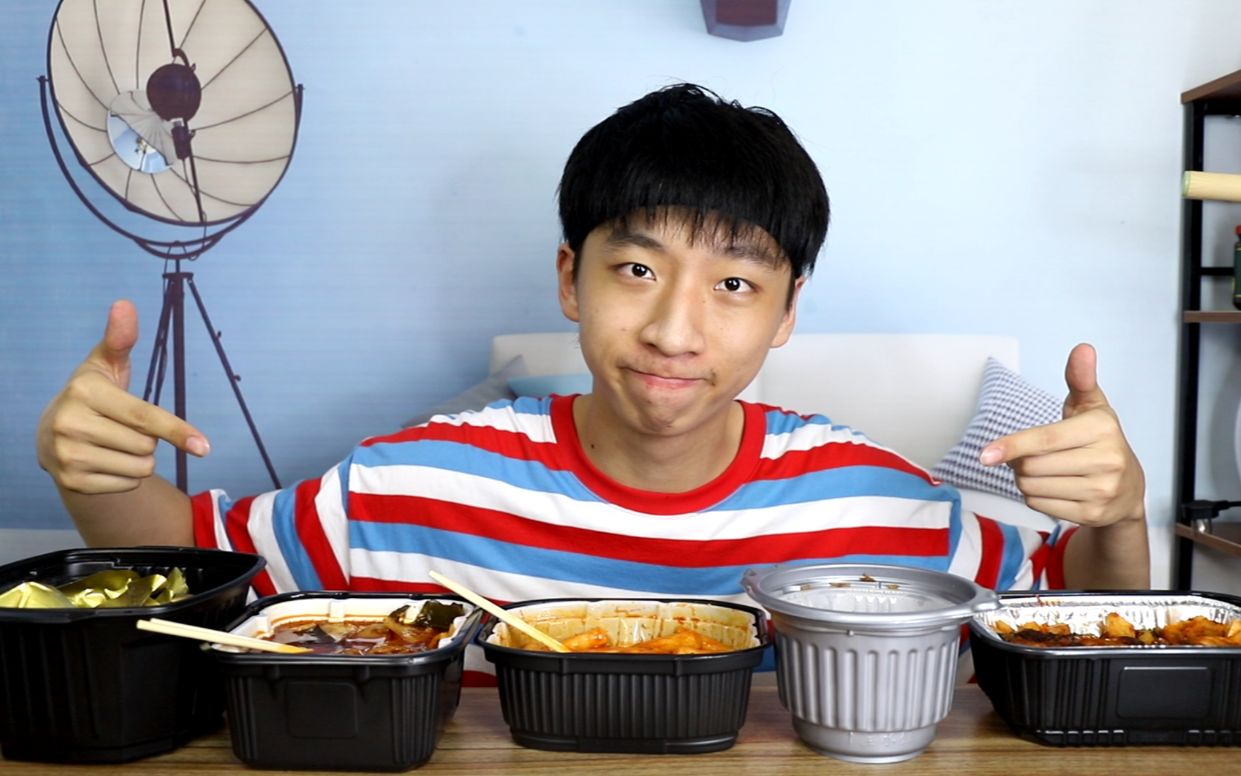 自热食品还有这些?男子一次性买来五款奇葩自热食品,哪个最好吃?