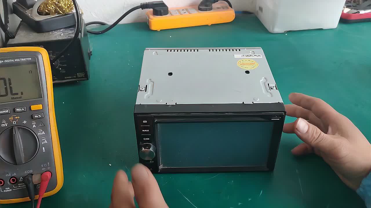 又修复个不开机的车载导航,这个问题完全是人为导致,拆机需谨慎