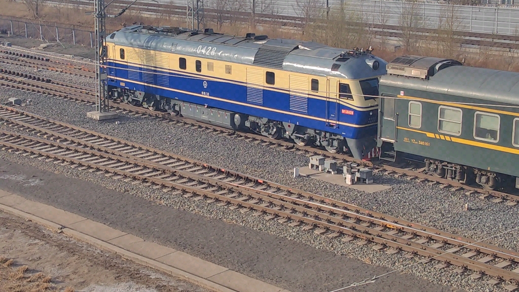 K7107次(佳木斯—嫩江)列车通过龙凤桥