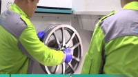 轮毂刮花了怎么修复-谷柏特轮毂拉丝机全自动修复