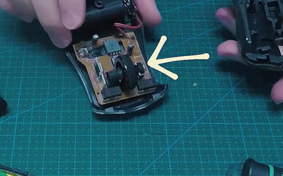 亲测有效自修鼠标滑轮不听使唤/反方向 拆开用润滑油润内轮 不用扔![...