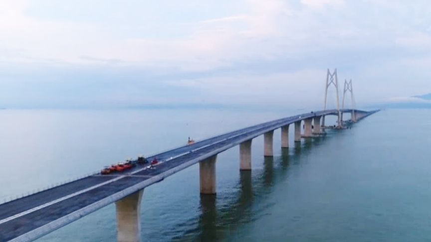 世界上最长的桥,耗资300亿,开车通过要2小时!