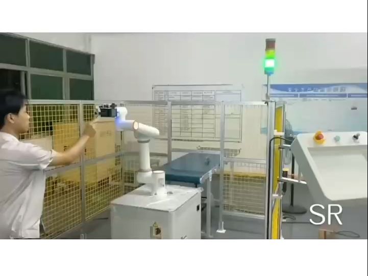 专注于动力电池生产设备和动力电池PACK自动组装线解决方案。
