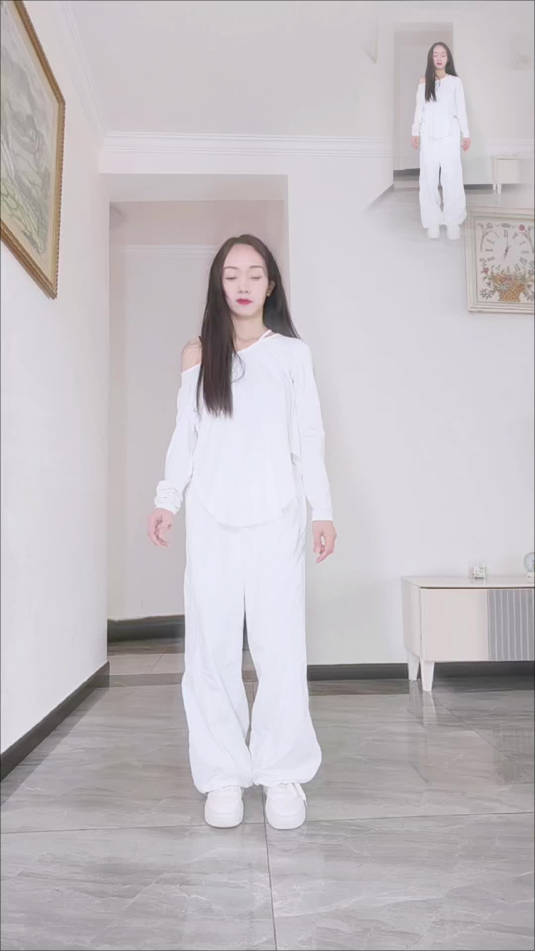 照护你黑色的头发,爱笑的眼睛,这个爱情泛滥的时代,深情反倒是错#你...