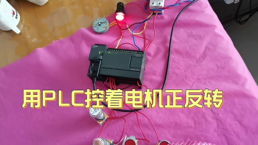 用S7-200CN PLC控制电机的正反转