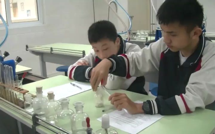 【有完整视频】人教版初中化学九年级上册《初中化学实验室常用仪器...