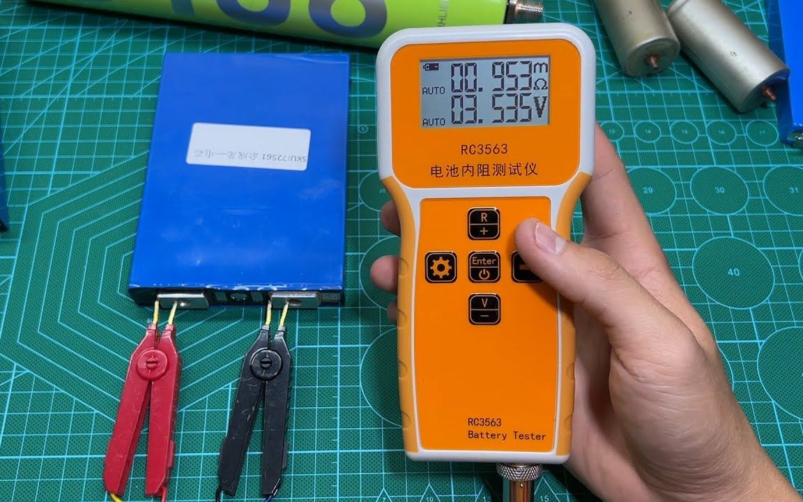 开箱测试电池内阻测试仪