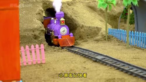 儿童工程车动画:天哪,油罐被撞后起火了,加油机也被烧坏了,该怎么办呢?