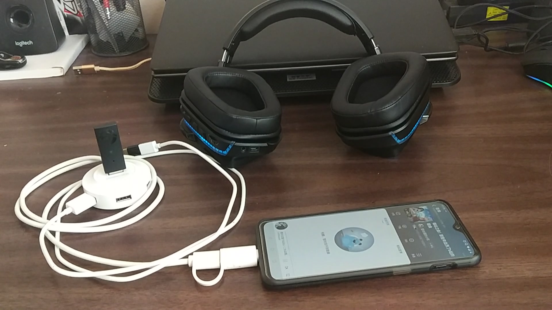 罗技G935电竞耳机无线连接手机方法