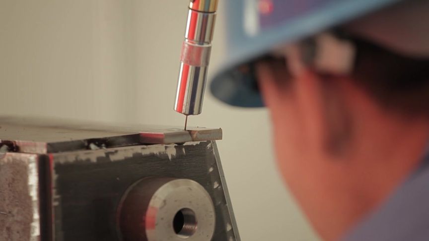 机器人代替焊工,不眠不休不吃饭,人何去何从?