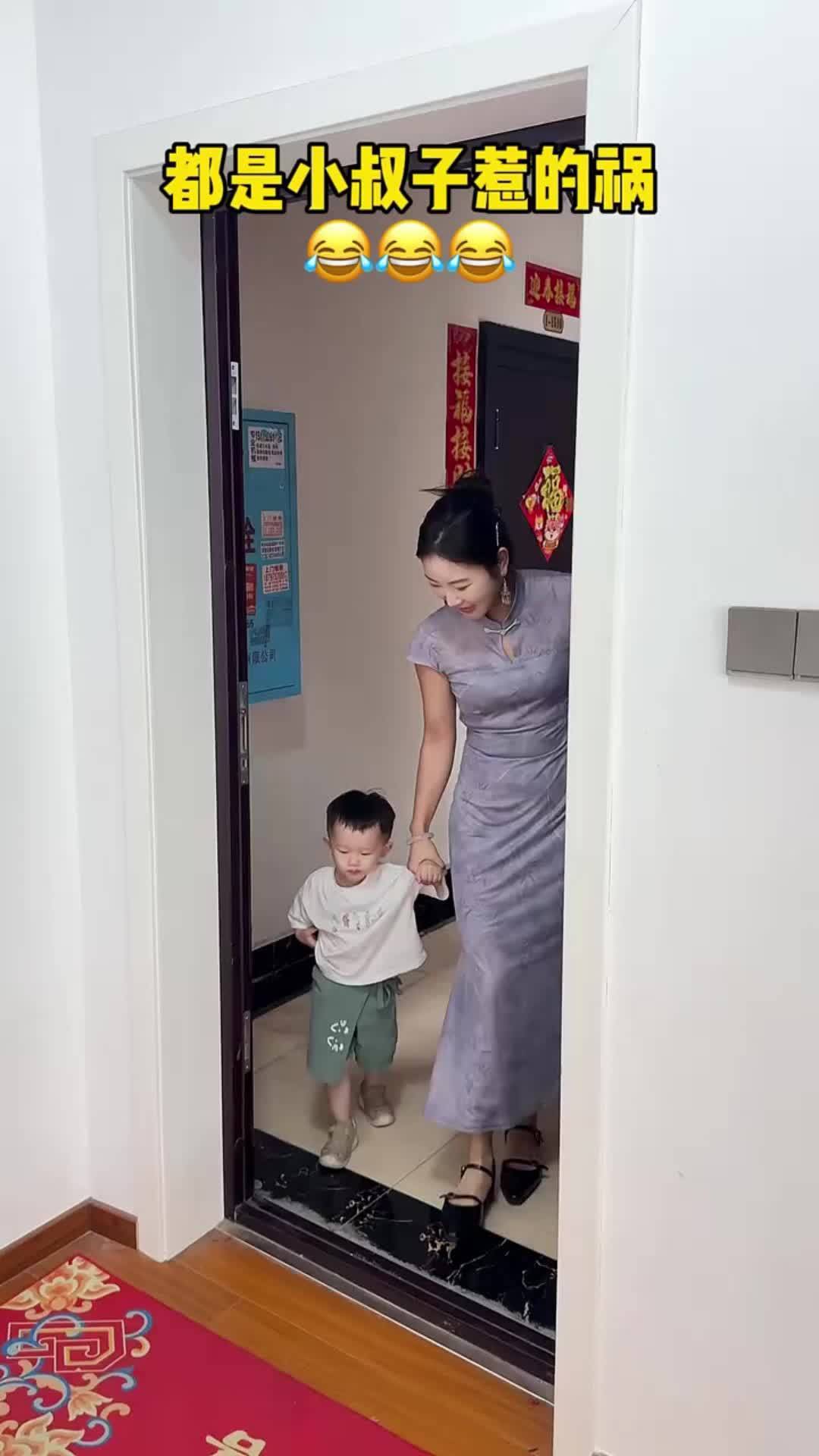 学校要开家长会,儿问老师:叔叔来行吗?老师说:行!