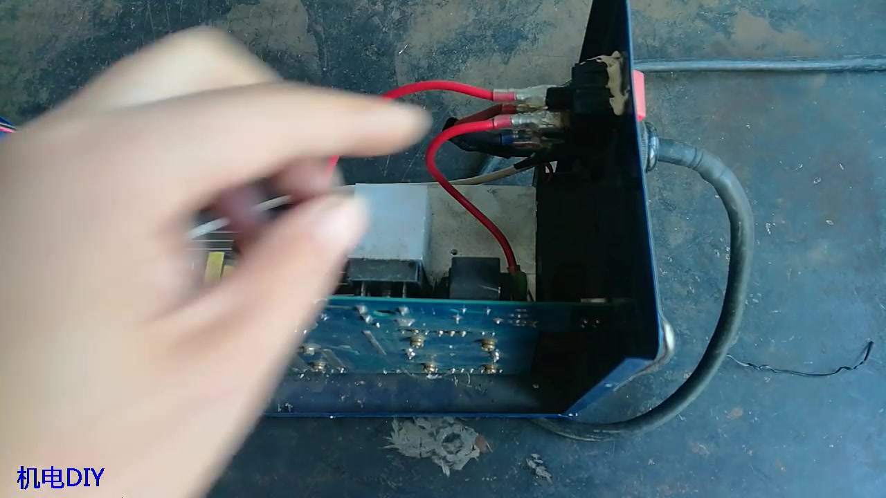 电焊机插电无反应!弄了半天原来是电源开关顺滑!这个故障可简单