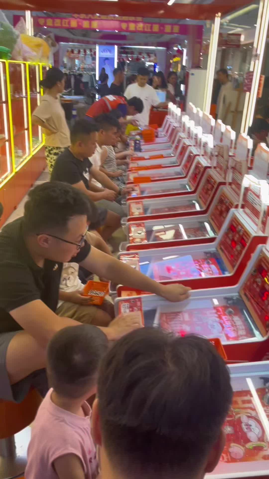 核心宣传文案 1.主海报文案:弹珠碰撞出潮玩惊喜!「弹珠乐兑换集市」...