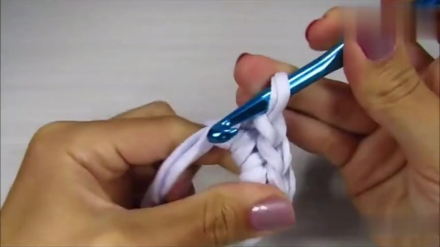 手把手教你用钩针编织圆形坐垫教程,3分钟就能完成学会